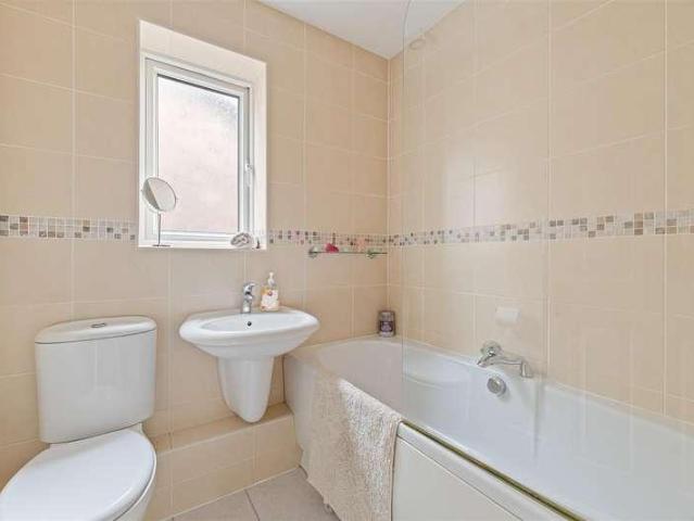 4 bed property for sale
