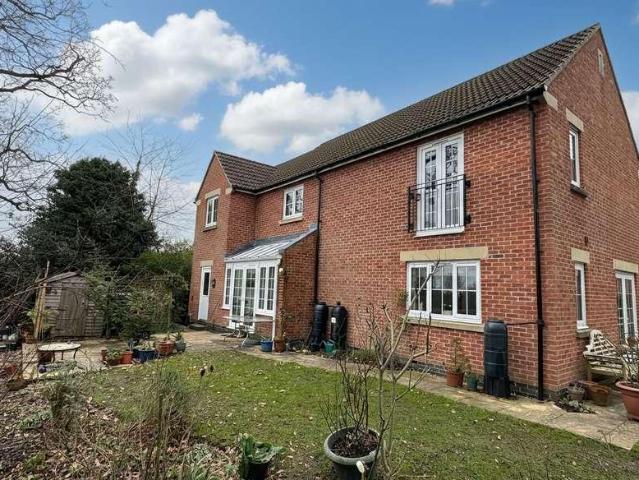 4 bed property for sale