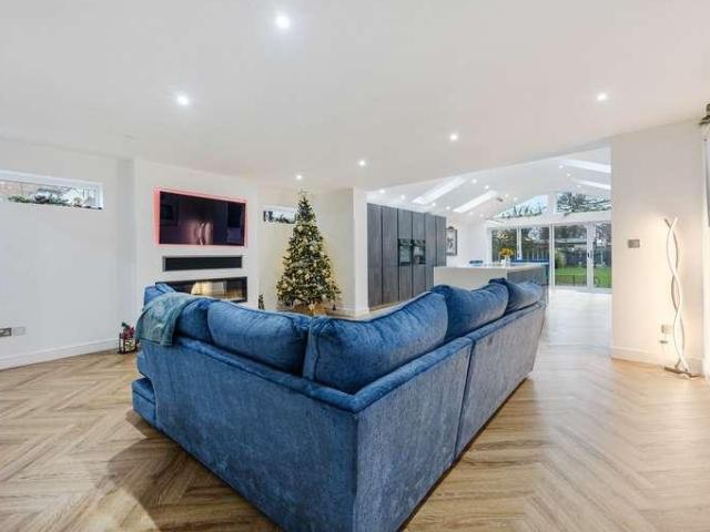 4 bed property for sale