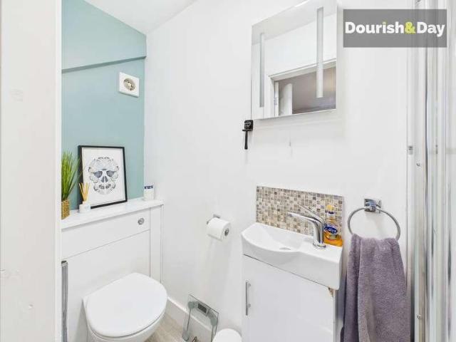 4 bed property for sale