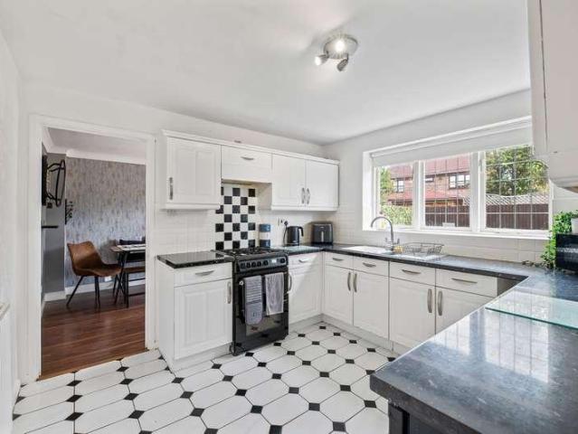 4 bed property for sale