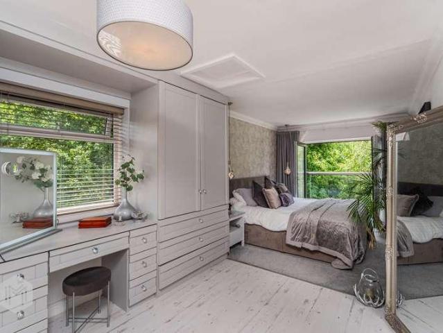 4 bed property for sale