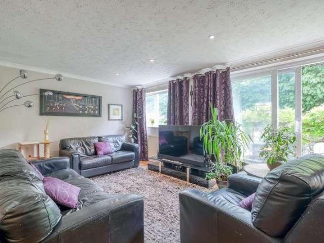 4 bed property for sale