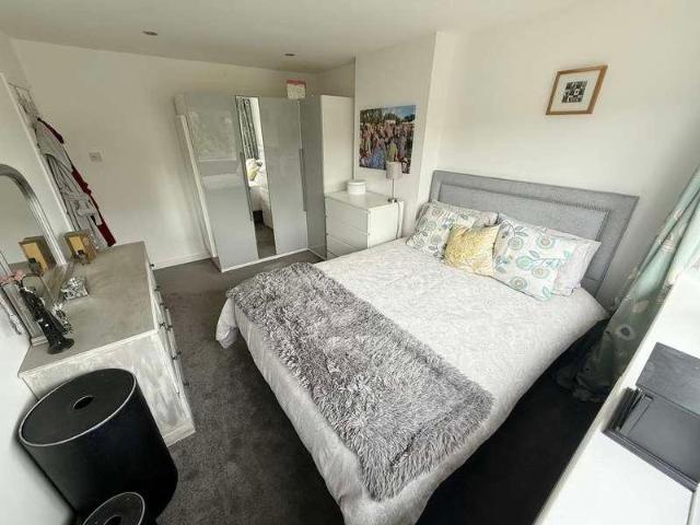 4 bed property for sale