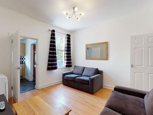 4 Bed Property Open to Groups of 3! Master Bathroom & Ensuite