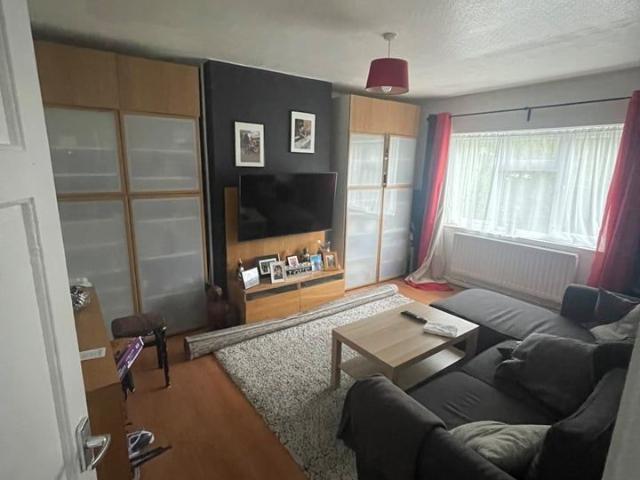 4 Bed Semi Detached House, Norbury Avenue, CR7