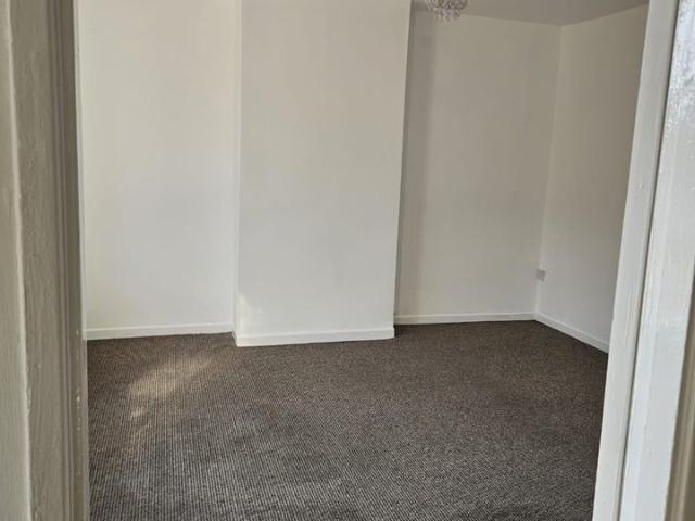 4 Bed Semi Detached House, Aikman Avenue, LE3