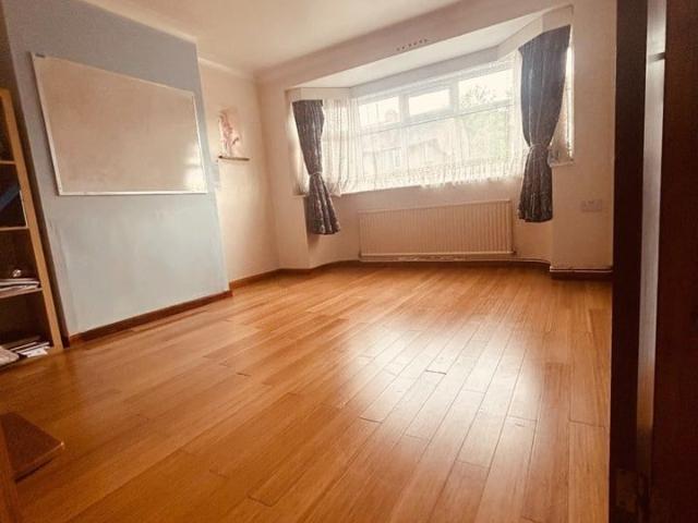 4 Bed Semi Detached House, Ashcroft Road, LU2
