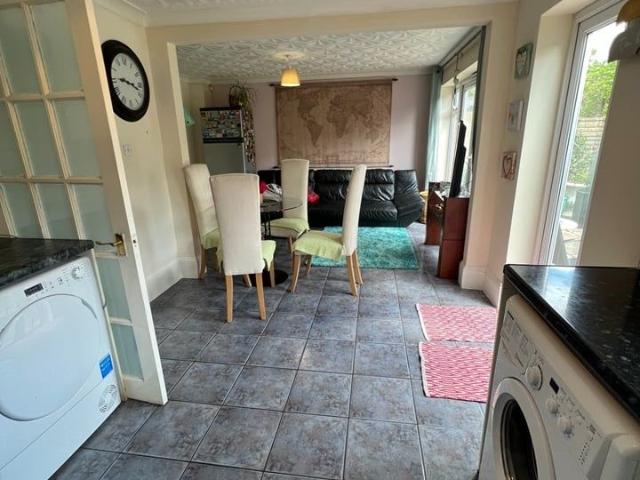 4 Bed Semi Detached House, Basingstoke Road, RG2