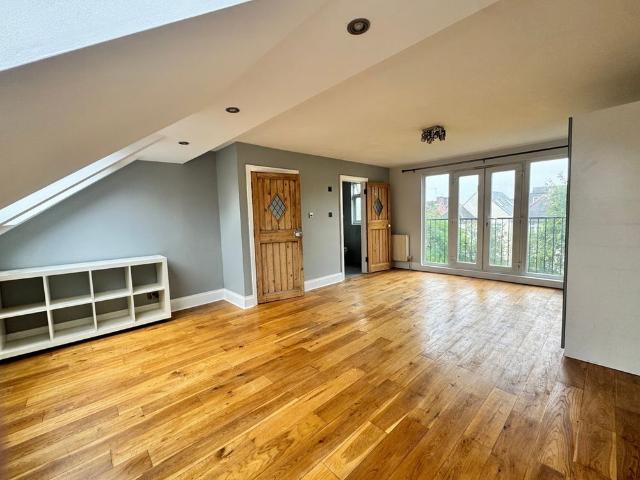 4 Bed Semi Detached House, Brickwood Road, CR0