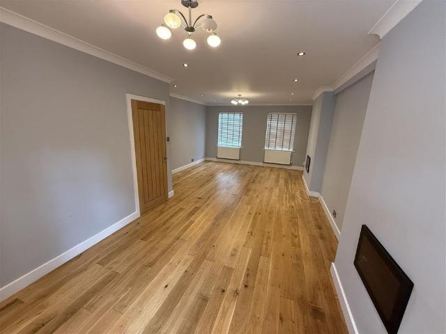 4 Bed Semi Detached House, Brookvale Road, SO17