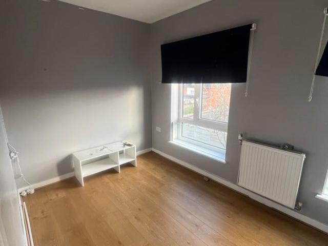 4 Bed Semi Detached House, Canal Walk, CR0