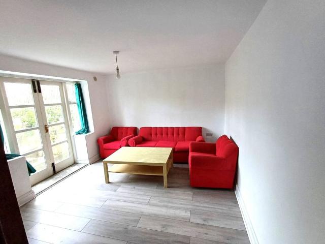 4 Bed Semi Detached House, Chesterton Road, E13