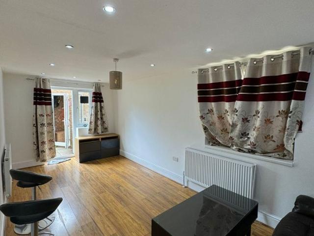 4 Bed Semi Detached House, Express Drive, IG3