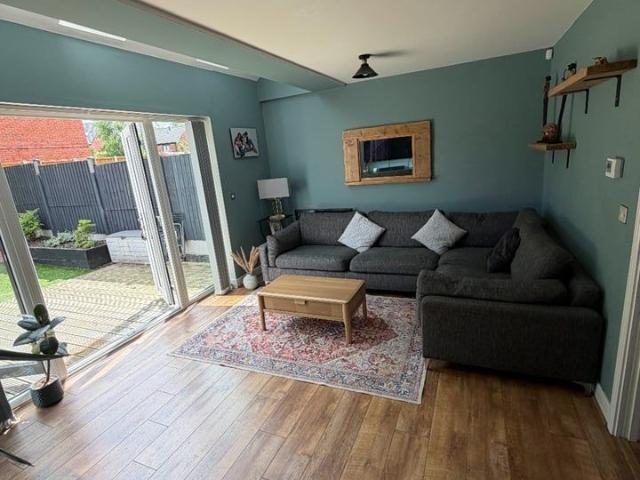 4 Bed Semi Detached House, Garforth Avenue, M4
