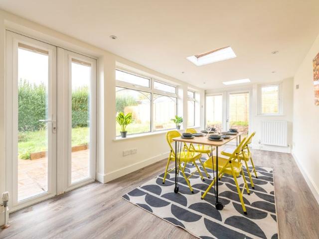 4 Bed Semi Detached House, Hardenhuish Road, BS4