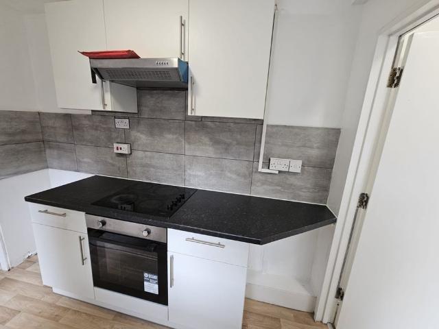 4 Bed Semi Detached House, Hartley Road, LU2