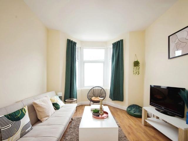 4 Bed Semi Detached House, London, N15