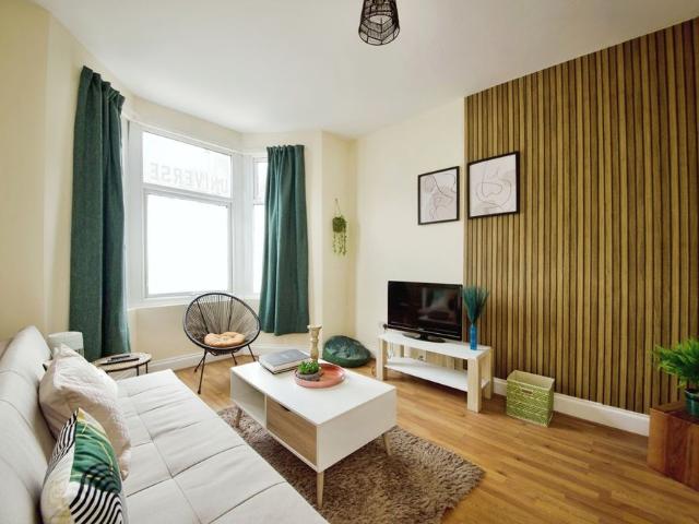 4 Bed Semi Detached House, London, N15