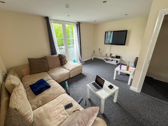 4 Bed Semi Detached House, Quainton Road, LE2