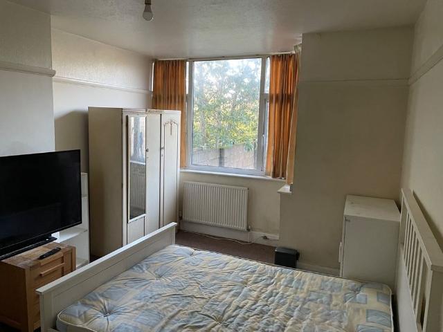 4 Bed Semi Detached House, Radley Road, BS16