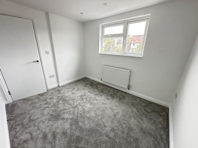 4 Bed Semi Detached House, Robin Lane, NW4