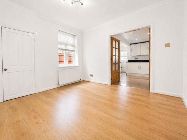 4 Bed Semi Detached House, Roman Road, E6