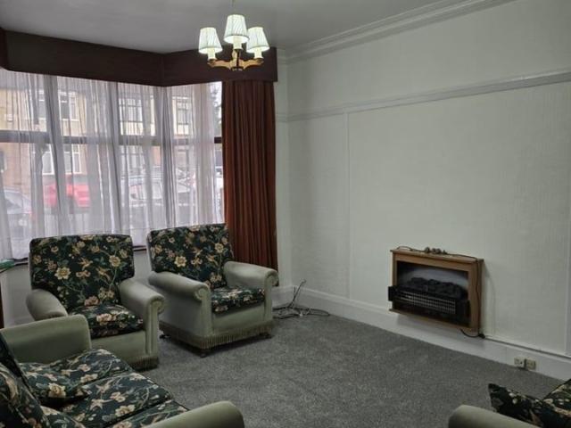 4 Bed Semi Detached House, Roundhill Road, LE5