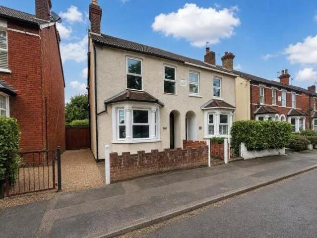4 Bed Semi Detached House, Stepgates, KT16