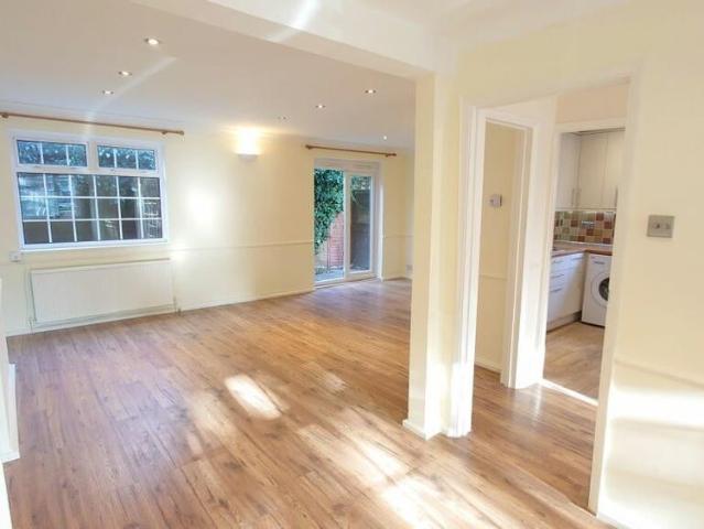 4 Bed Semi Detached House, The Causeway, N2