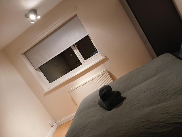 4 Bed Semi Detached House, The Drift, NG11