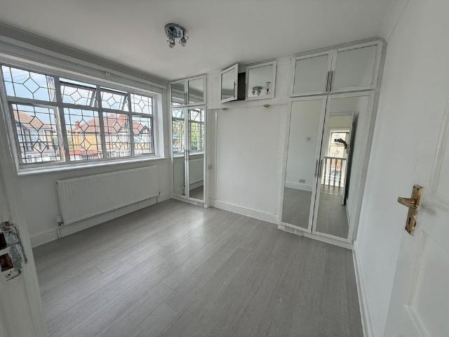 4 Bed Semi Detached House, Tithe Farm Avenue, HA2