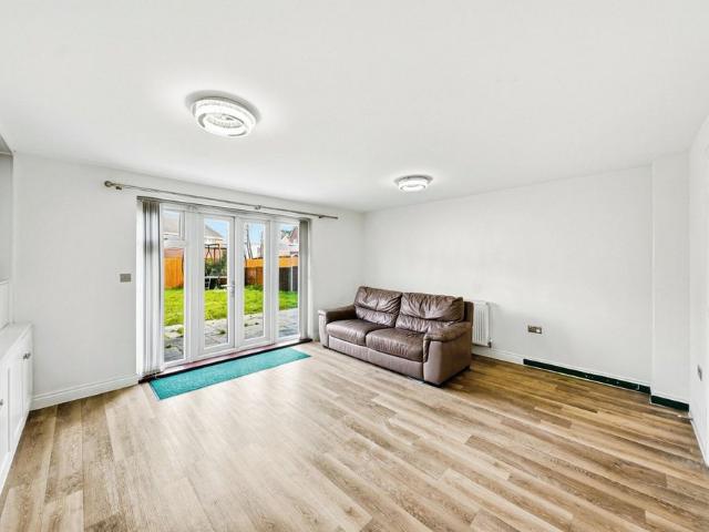 4 bed Semi Detached House To Let