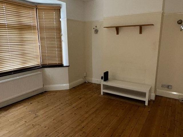4 bed Semi Detached House To Let