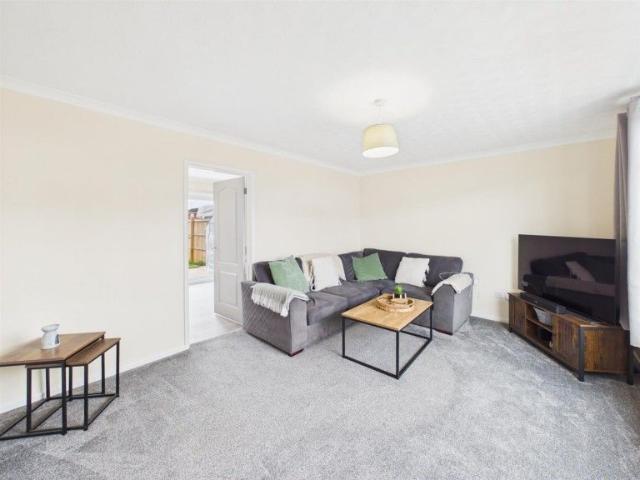 4 BED Semi detached house To rent