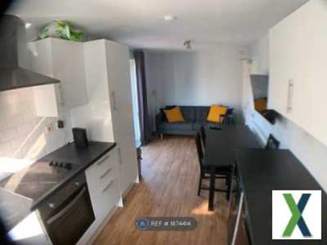 4 bed semi detached house to rent