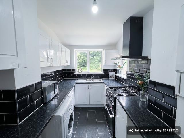 4 bed semi detached house to rent in Alan Road, Manchester, M20