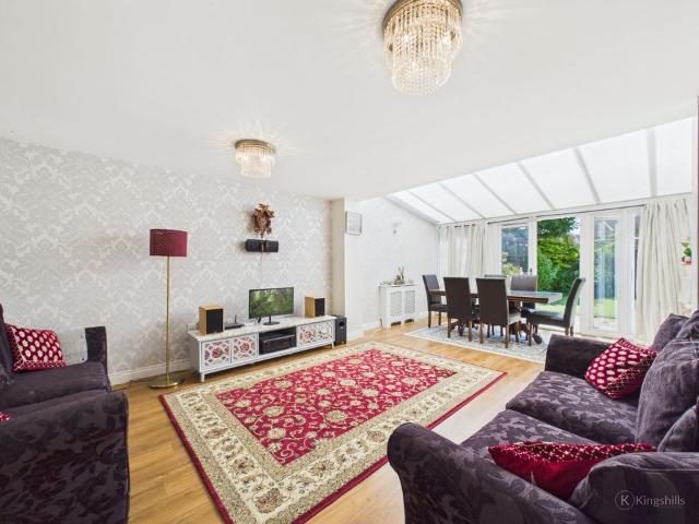 4 bed semi detached house to rent in Kennedy Avenue, High Wycombe, Buckinghamshire, HP11 1BY
