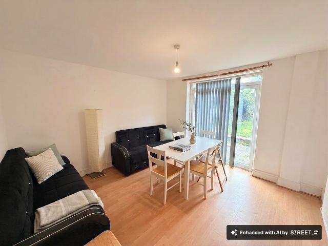 4 bed semi detached house to rent in Parsonage Road, Manchester, M20