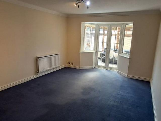 4 bed semi detached house to rent in The Birches, Bushey, WD23