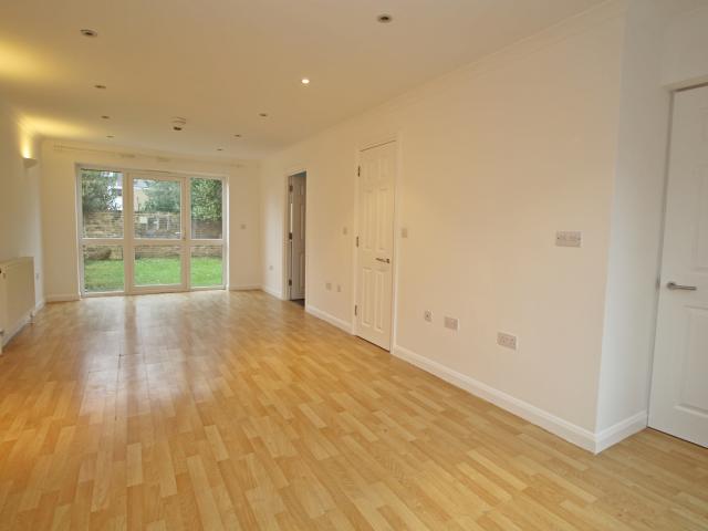 4 bed semi detached house to rent Mandeville Road, Isleworth TW7