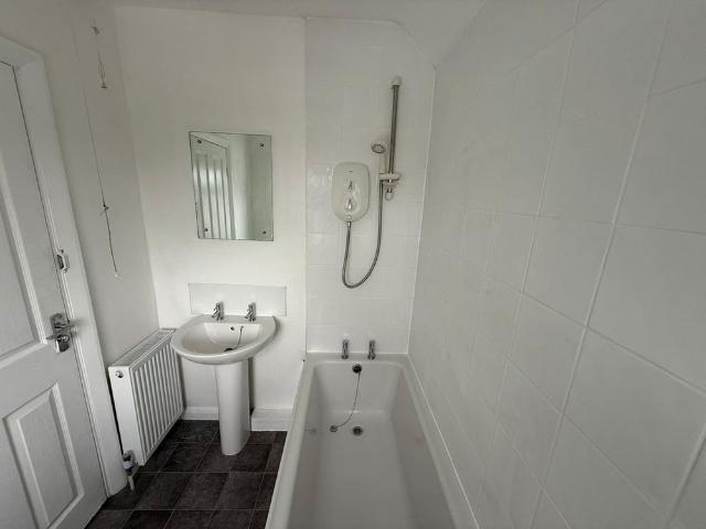 4 Bed Semi Detached House, Went Road, LE4