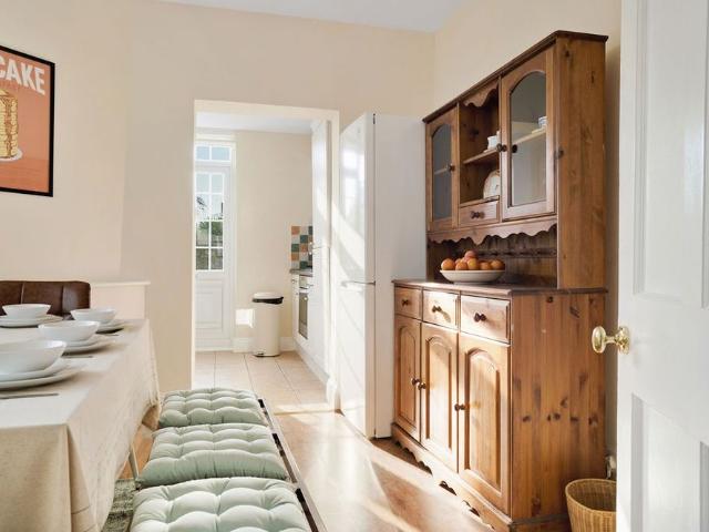 4 Bed Semi Detached House, Woodberry Grove, N12