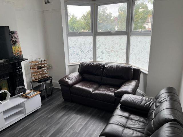 4 Bed – Semi Detached House –. 4 bed semi detached house to rent £1,695 pcm £391 pw