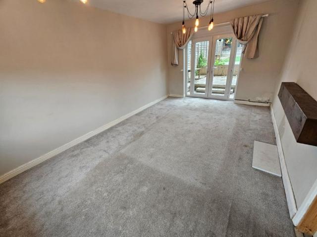 4 bed Semi Detached To Let
