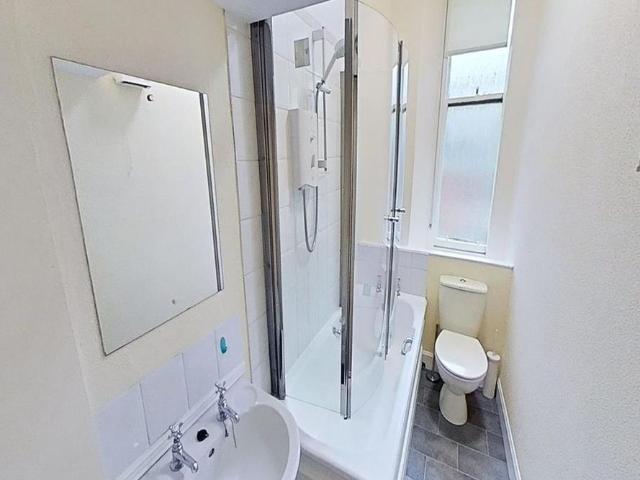 4 bed second floor flat for rent in Morningside