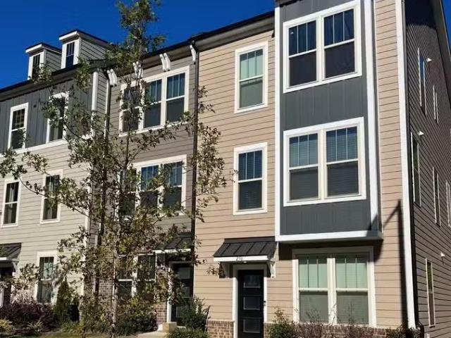 4 Bedroom 3.5 Bathroom New Build End Unit Townhome 1 mile from.