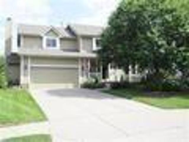 4 Bedroom, 3½ Bath granite Throughout The House