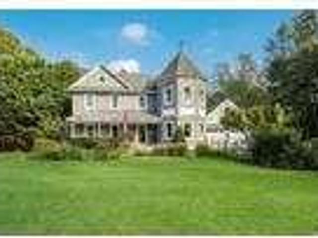 4 Bedroom 3 Bath In Mattituck NY 11952