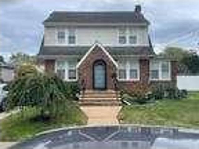 4 Bedroom 3 Bath In Mineola New York 11501